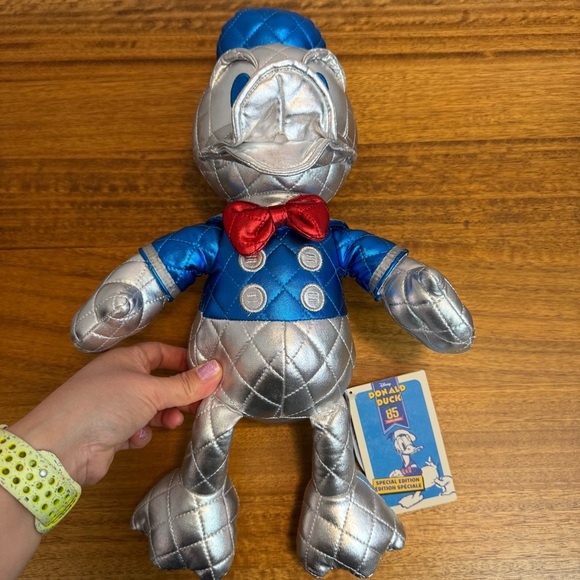 Disney | Toys | Donald Duck 85th Anniversary Metallic Plush 5 Inch ...